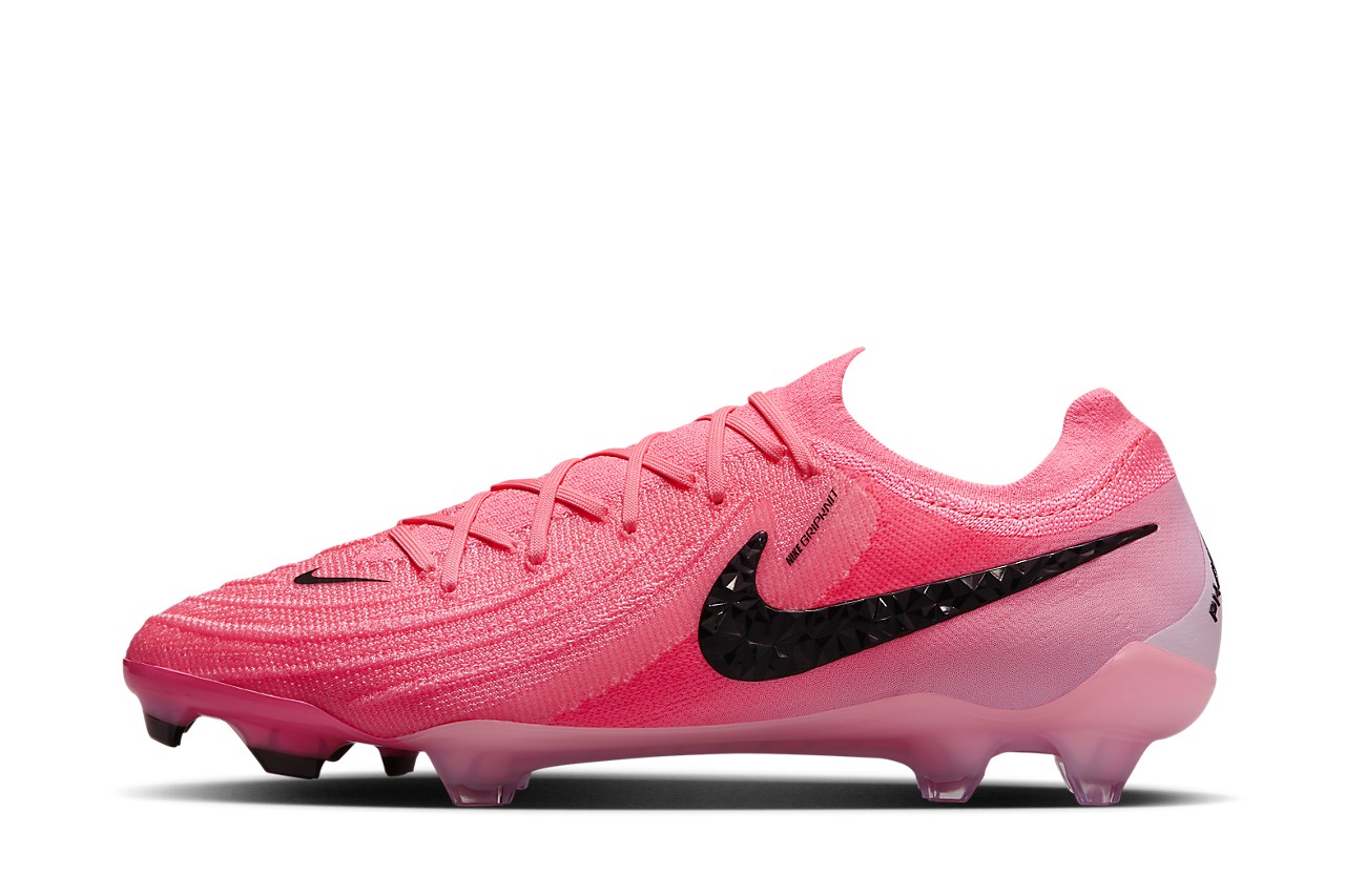 Best Football Boots For Midfielders - What To Wear?