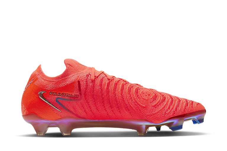 Red Football Boots - Latest Nike, adidas & Puma Pairs