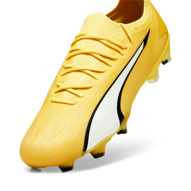 8 Best Football Boots For Strikers - What Forwards Wear?