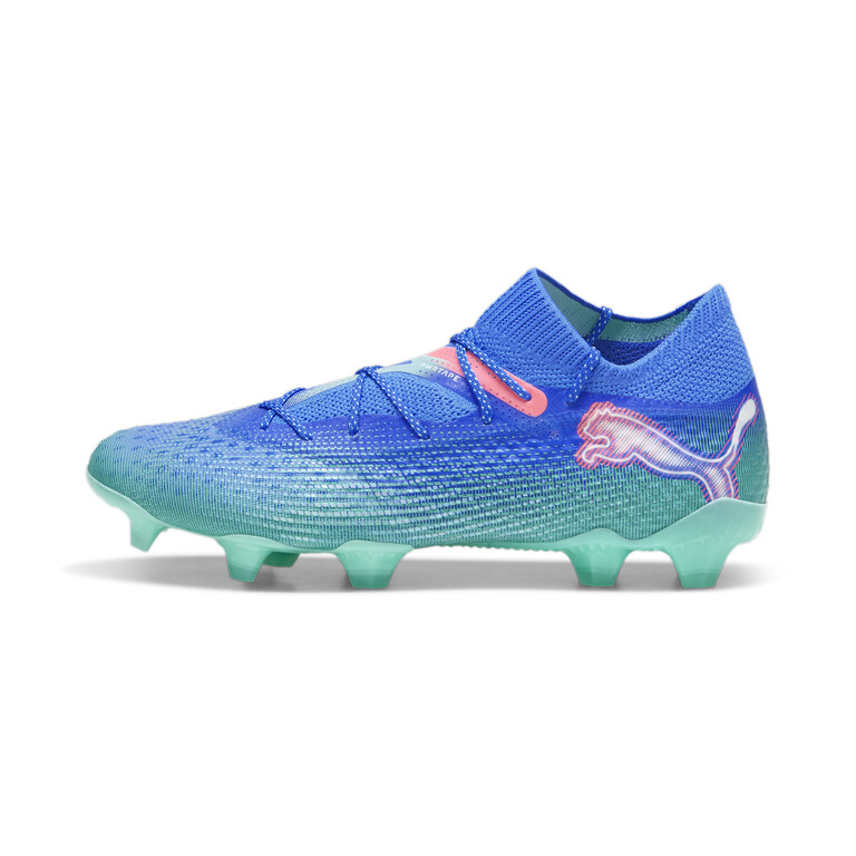 Best Football Boots For Midfielders - What To Wear?